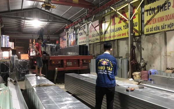 Tôn (Tole) là gì? 7 loại phổ biến, ứng dụng, ưu nhược điểm