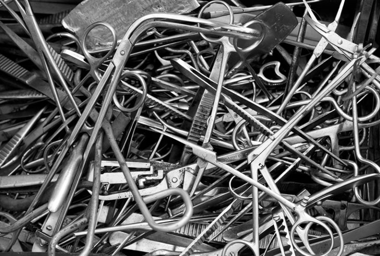 Kim loại là gì? Phân loại, tính chất, và ứng dụng của chúng